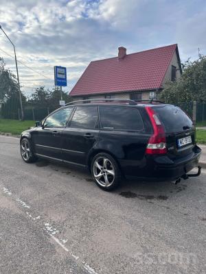 Black Volvo V50 2004 in Daugavpils, with an engine capacity of 2.00 L and mileage of 502 thousand km for 1050 €, photo 4 on AUTOMOTO.COM.LV