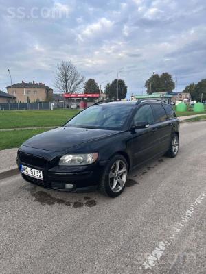 Black Volvo V50 2004 in Daugavpils, with an engine capacity of 2.00 L and mileage of 502 thousand km for 1050 €, photo 5 on AUTOMOTO.COM.LV