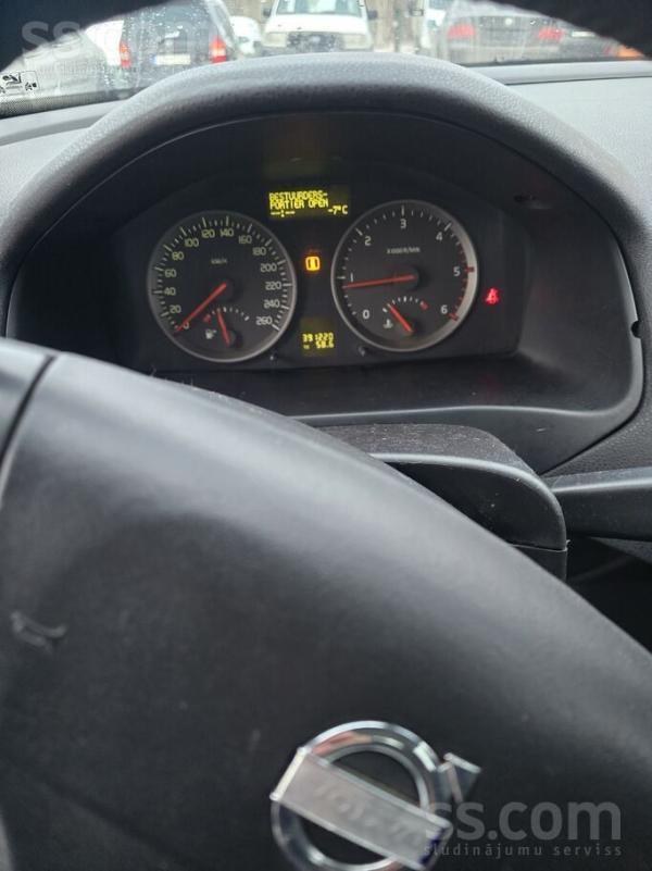 Melns Volvo V50 2004 Valmiera, ar dzinēja tilpumu 2.00 L un nobraukumu 402 tūkst. km par 1450 €, foto 4 vietnē AUTOMOTO.COM.LV