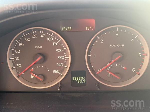 Melns Volvo V50 2004 Rīga, ar dzinēja tilpumu 2.00 L un nobraukumu 390 tūkst. km par 1000 €, foto 4 vietnē AUTOMOTO.COM.LV