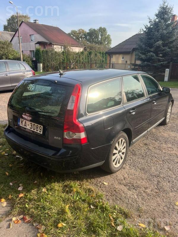 Melns Volvo V50 2004 Rīga, ar dzinēja tilpumu 2.00 L un nobraukumu 390 tūkst. km par 1000 €, foto 5 vietnē AUTOMOTO.COM.LV