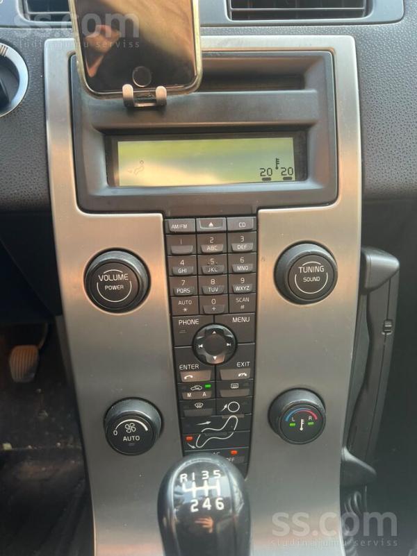 Melns Volvo V50 2004 Rīga, ar dzinēja tilpumu 2.00 L un nobraukumu 390 tūkst. km par 1000 €, foto 6 vietnē AUTOMOTO.COM.LV