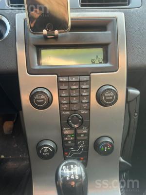 Melns Volvo V50 2004 Rīga, ar dzinēja tilpumu 2.00 L un nobraukumu 390 tūkst. km par 1000 €, foto 6 vietnē AUTOMOTO.COM.LV
