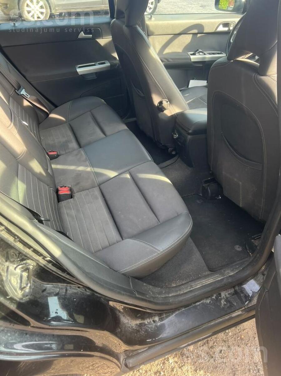 Melns Volvo V50 2004 Rīga, ar dzinēja tilpumu 2.00 L un nobraukumu 390 tūkst. km par 1000 €, foto 7 vietnē AUTOMOTO.COM.LV