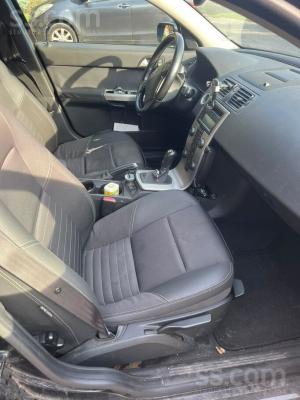 Melns Volvo V50 2004 Rīga, ar dzinēja tilpumu 2.00 L un nobraukumu 390 tūkst. km par 1000 €, foto 8 vietnē AUTOMOTO.COM.LV