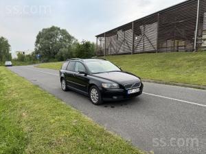 Melns Volvo V50 2005 Ogre, ar dzinēja tilpumu 2.00 L un nobraukumu 201 tūkst. km par 2490 €, foto 1 vietnē AUTOMOTO.COM.LV