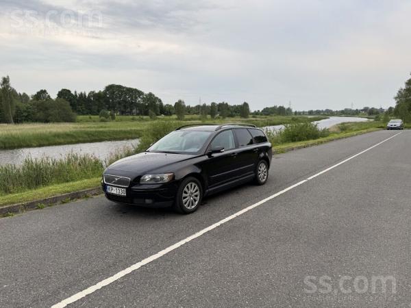 Melns Volvo V50 2005 Ogre, ar dzinēja tilpumu 2.00 L un nobraukumu 201 tūkst. km par 2490 €, foto 2 vietnē AUTOMOTO.COM.LV