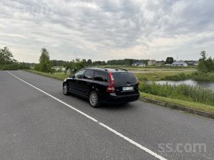 Melns Volvo V50 2005 Ogre, ar dzinēja tilpumu 2.00 L un nobraukumu 201 tūkst. km par 2490 €, foto 3 vietnē AUTOMOTO.COM.LV