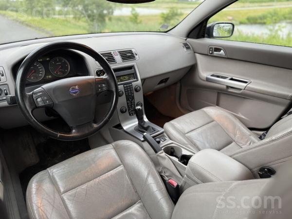 Melns Volvo V50 2005 Ogre, ar dzinēja tilpumu 2.00 L un nobraukumu 201 tūkst. km par 2490 €, foto 5 vietnē AUTOMOTO.COM.LV