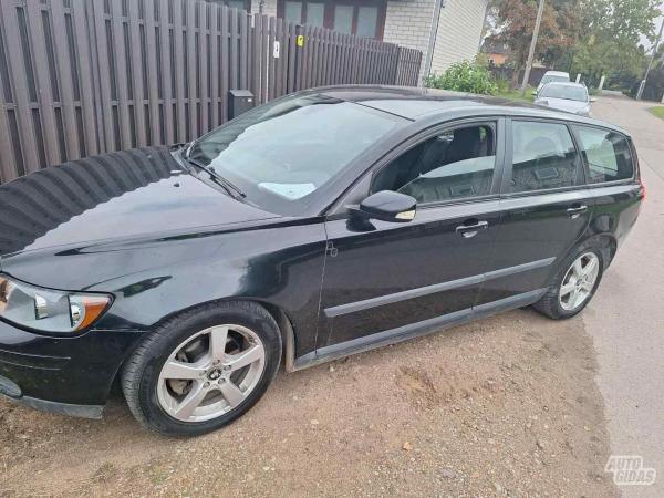 Black Volvo V50 2005 in Siauliai, with an engine capacity of 1.60 L and mileage of 290 thousand km for 1550 €, photo 1 on AUTOMOTO.COM.LV