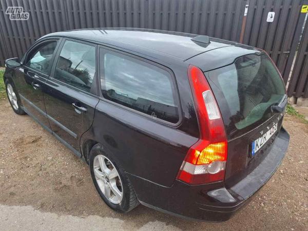 Black Volvo V50 2005 in Siauliai, with an engine capacity of 1.60 L and mileage of 290 thousand km for 1550 €, photo 3 on AUTOMOTO.COM.LV