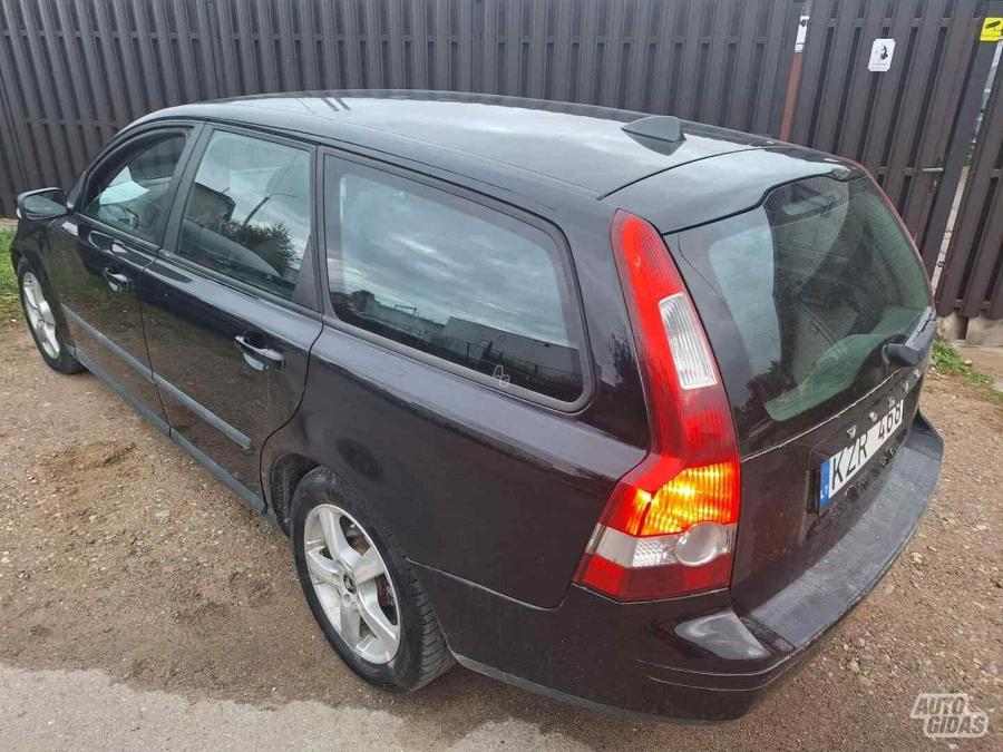 Black Volvo V50 2005 in Siauliai, with an engine capacity of 1.60 L and mileage of 290 thousand km for 1450 €, photo 3 on AUTOMOTO.COM.LV