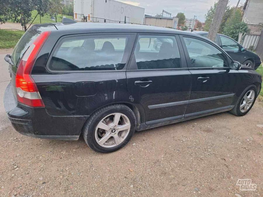 Black Volvo V50 2005 in Siauliai, with an engine capacity of 1.60 L and mileage of 290 thousand km for 1450 €, photo 4 on AUTOMOTO.COM.LV