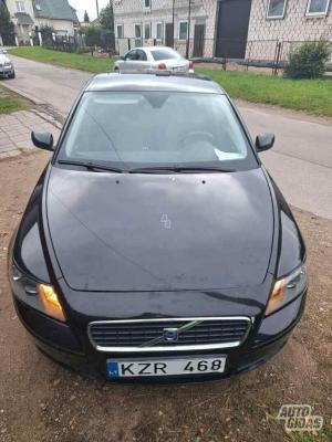 Black Volvo V50 2005 in Siauliai, with an engine capacity of 1.60 L and mileage of 300 thousand km for 1550 €, photo 2 on AUTOMOTO.COM.LV