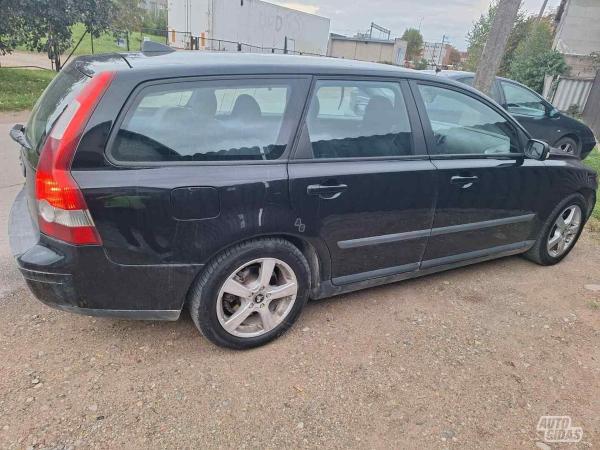 Melns Volvo V50 2005 Šauļi, ar dzinēja tilpumu 1.60 L un nobraukumu 300 tūkst. km par 1550 €, foto 4 vietnē AUTOMOTO.COM.LV