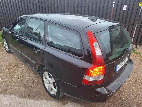 Black Volvo V50 2005 in Siauliai, with an engine capacity of 1.60 L and mileage of 300 thousand km for 1550 €, photo 3 on AUTOMOTO.COM.LV