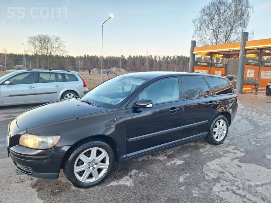 Melns Volvo V50 2005 Rīga, ar dzinēja tilpumu 1.60 L un nobraukumu 374 tūkst. km par 2000 €, foto 2 vietnē AUTOMOTO.COM.LV