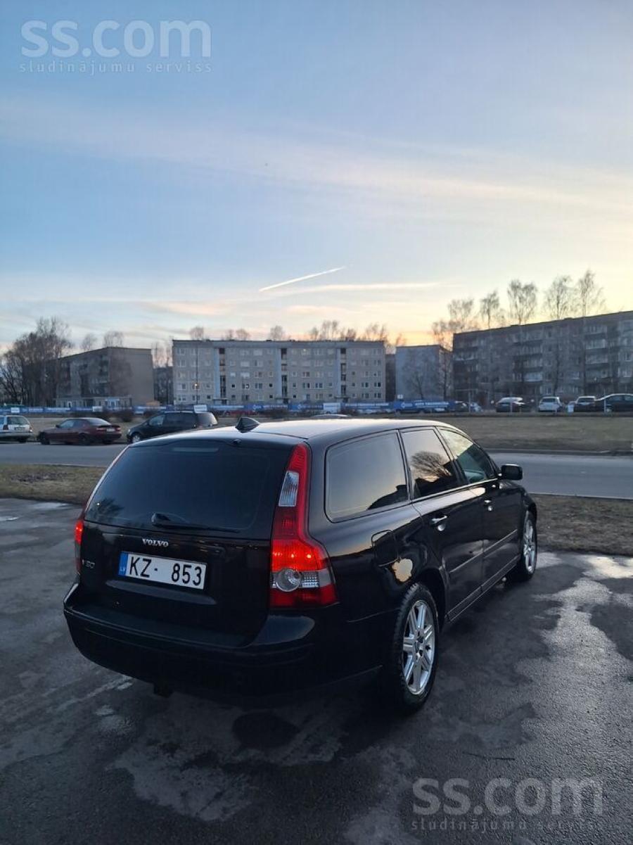 Melns Volvo V50 2005 Rīga, ar dzinēja tilpumu 1.60 L un nobraukumu 374 tūkst. km par 2000 €, foto 4 vietnē AUTOMOTO.COM.LV
