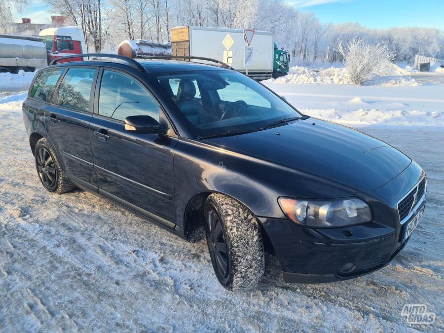 Melns Volvo V50 2005 Klaipėda, ar dzinēja tilpumu 2.00 L un nobraukumu 345 tūkst. km par 1700 €, foto 3 vietnē AUTOMOTO.COM.LV