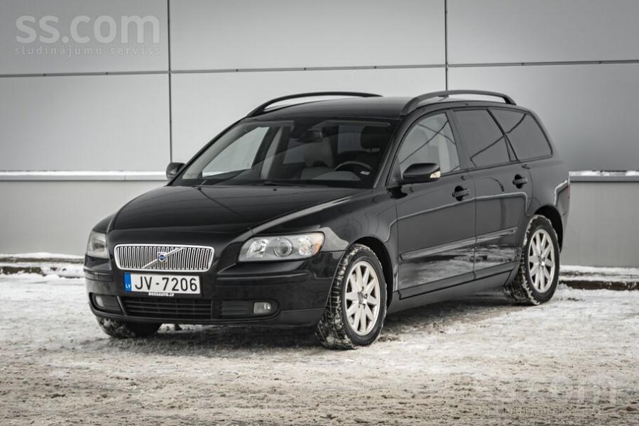 Black Volvo V50 2005 in Riga, with an engine capacity of 2.00 L and mileage of 0 thousand km for 2495 €, photo 1 on AUTOMOTO.COM.LV