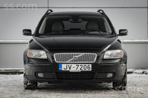 Black Volvo V50 2005 in Riga, with an engine capacity of 2.00 L and mileage of 0 thousand km for 2495 €, photo 2 on AUTOMOTO.COM.LV