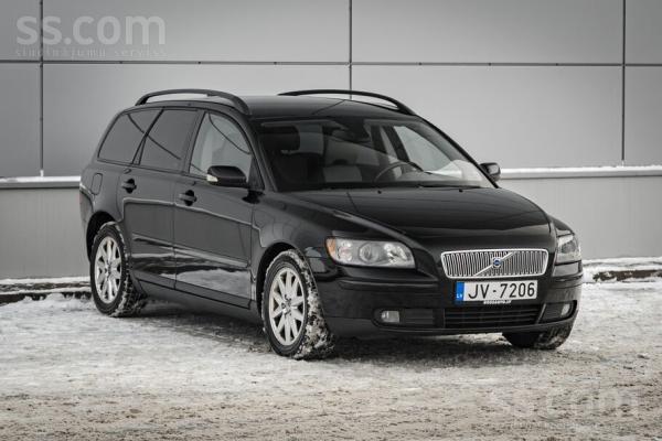 Melns Volvo V50 2005 Rīga, ar dzinēja tilpumu 2.00 L un nobraukumu 0 tūkst. km par 2495 €, foto 3 vietnē AUTOMOTO.COM.LV