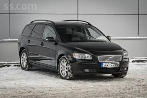 Black Volvo V50 2005 in Riga, with an engine capacity of 2.00 L and mileage of 0 thousand km for 2495 €, photo 3 on AUTOMOTO.COM.LV