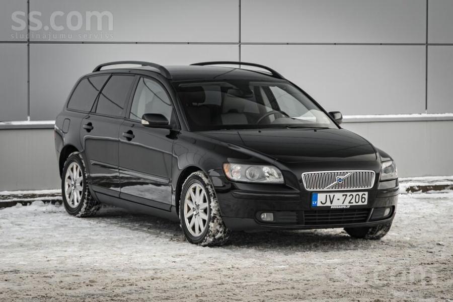 Black Volvo V50 2005 in Riga, with an engine capacity of 2.00 L and mileage of 0 thousand km for 2495 €, photo 3 on AUTOMOTO.COM.LV