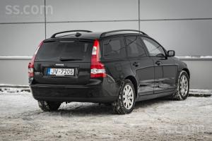 Black Volvo V50 2005 in Riga, with an engine capacity of 2.00 L and mileage of 0 thousand km for 2495 €, photo 4 on AUTOMOTO.COM.LV