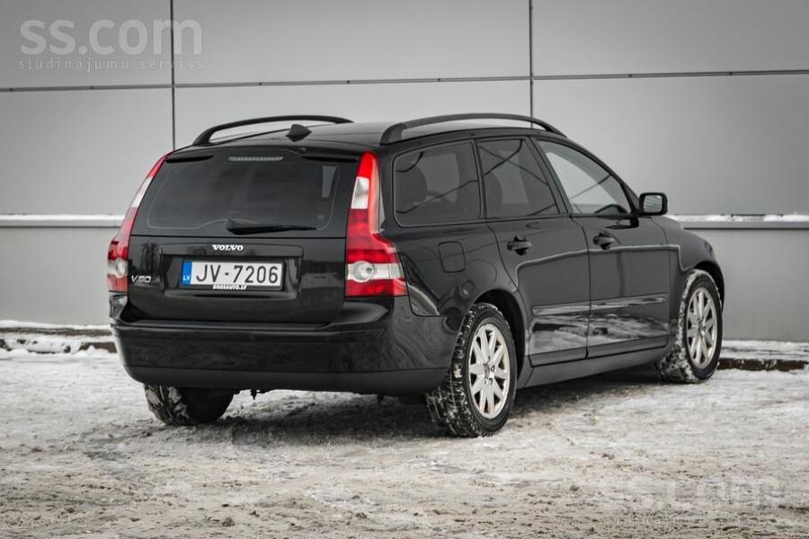 Black Volvo V50 2005 in Riga, with an engine capacity of 2.00 L and mileage of 0 thousand km for 2495 €, photo 4 on AUTOMOTO.COM.LV