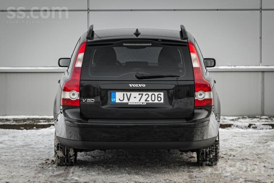 Black Volvo V50 2005 in Riga, with an engine capacity of 2.00 L and mileage of 0 thousand km for 2495 €, photo 5 on AUTOMOTO.COM.LV