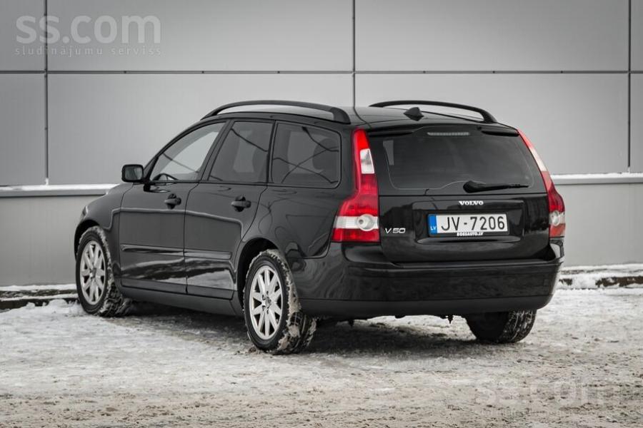 Black Volvo V50 2005 in Riga, with an engine capacity of 2.00 L and mileage of 0 thousand km for 2495 €, photo 6 on AUTOMOTO.COM.LV