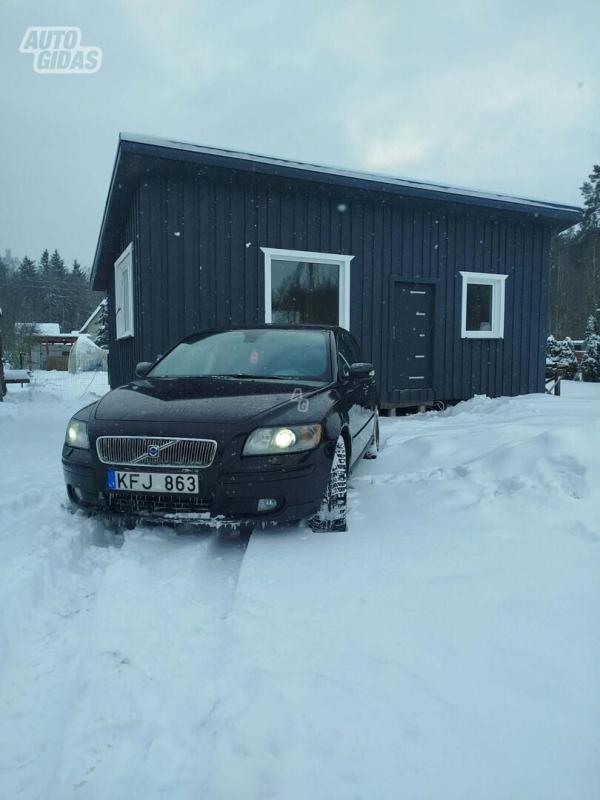 Melns Volvo V50 2005 Jonava, ar dzinēja tilpumu 2.00 L un nobraukumu 4 tūkst. km par 900 €, foto 1 vietnē AUTOMOTO.COM.LV