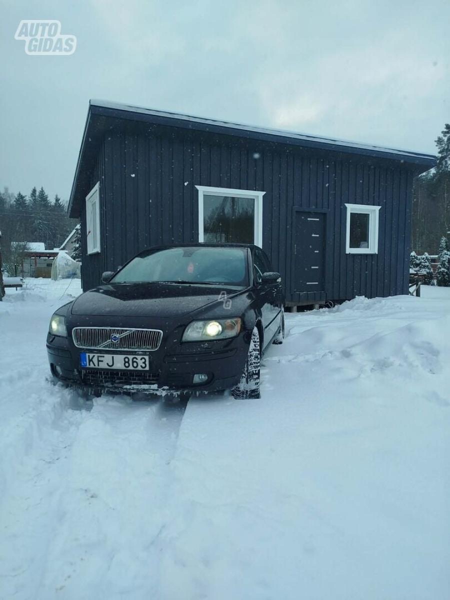 Black Volvo V50 2005 in Jonava, with an engine capacity of 2.00 L and mileage of 4 thousand km for 900 €, photo 1 on AUTOMOTO.COM.LV