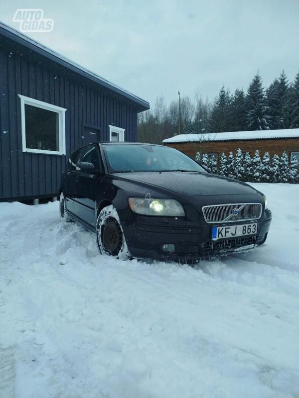 Melns Volvo V50 2005 Jonava, ar dzinēja tilpumu 2.00 L un nobraukumu 4 tūkst. km par 900 €, foto 2 vietnē AUTOMOTO.COM.LV