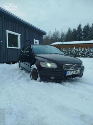 Black Volvo V50 2005 in Jonava, with an engine capacity of 2.00 L and mileage of 4 thousand km for 900 €, photo 2 on AUTOMOTO.COM.LV