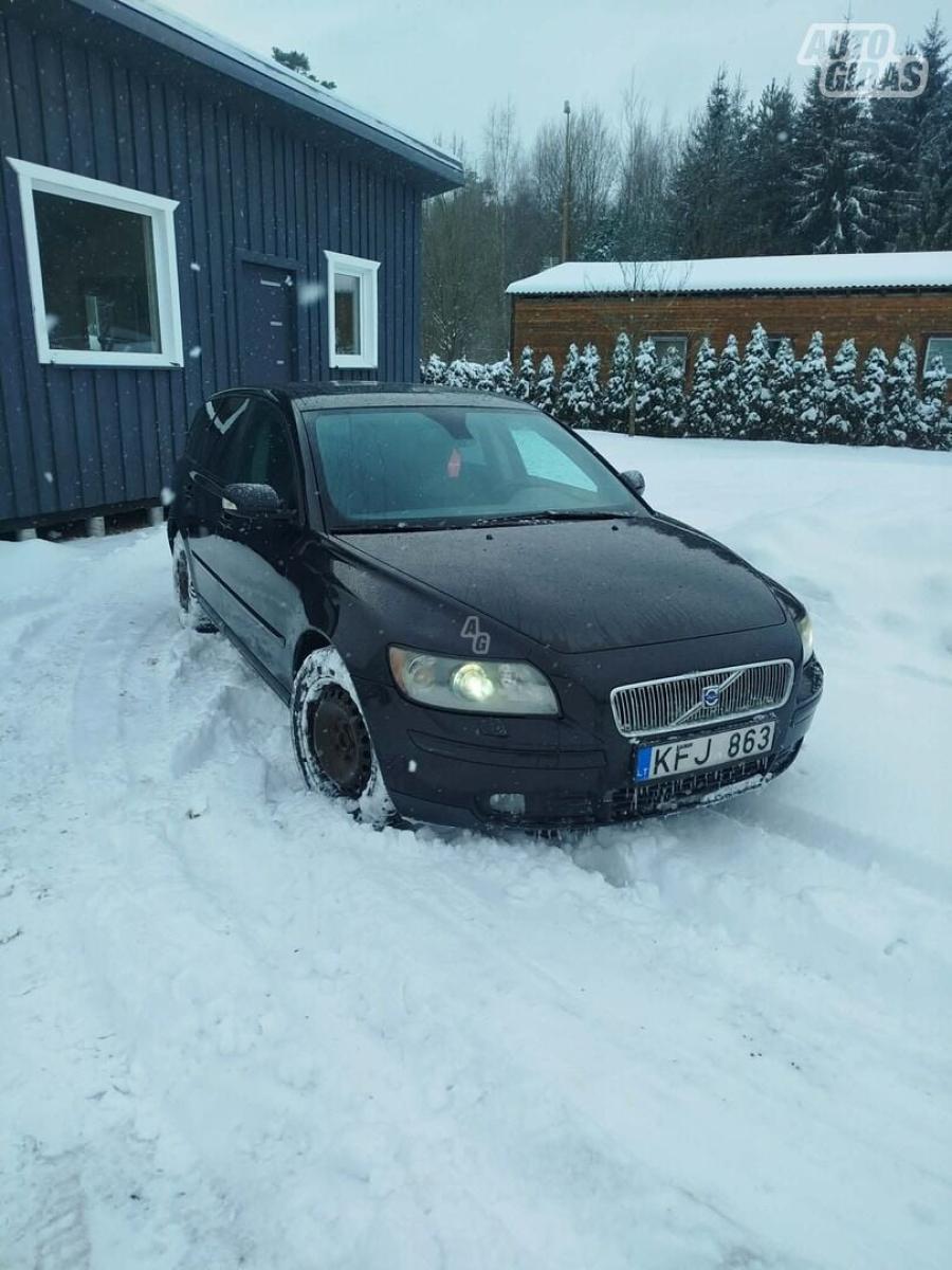 Black Volvo V50 2005 in Jonava, with an engine capacity of 2.00 L and mileage of 4 thousand km for 900 €, photo 3 on AUTOMOTO.COM.LV