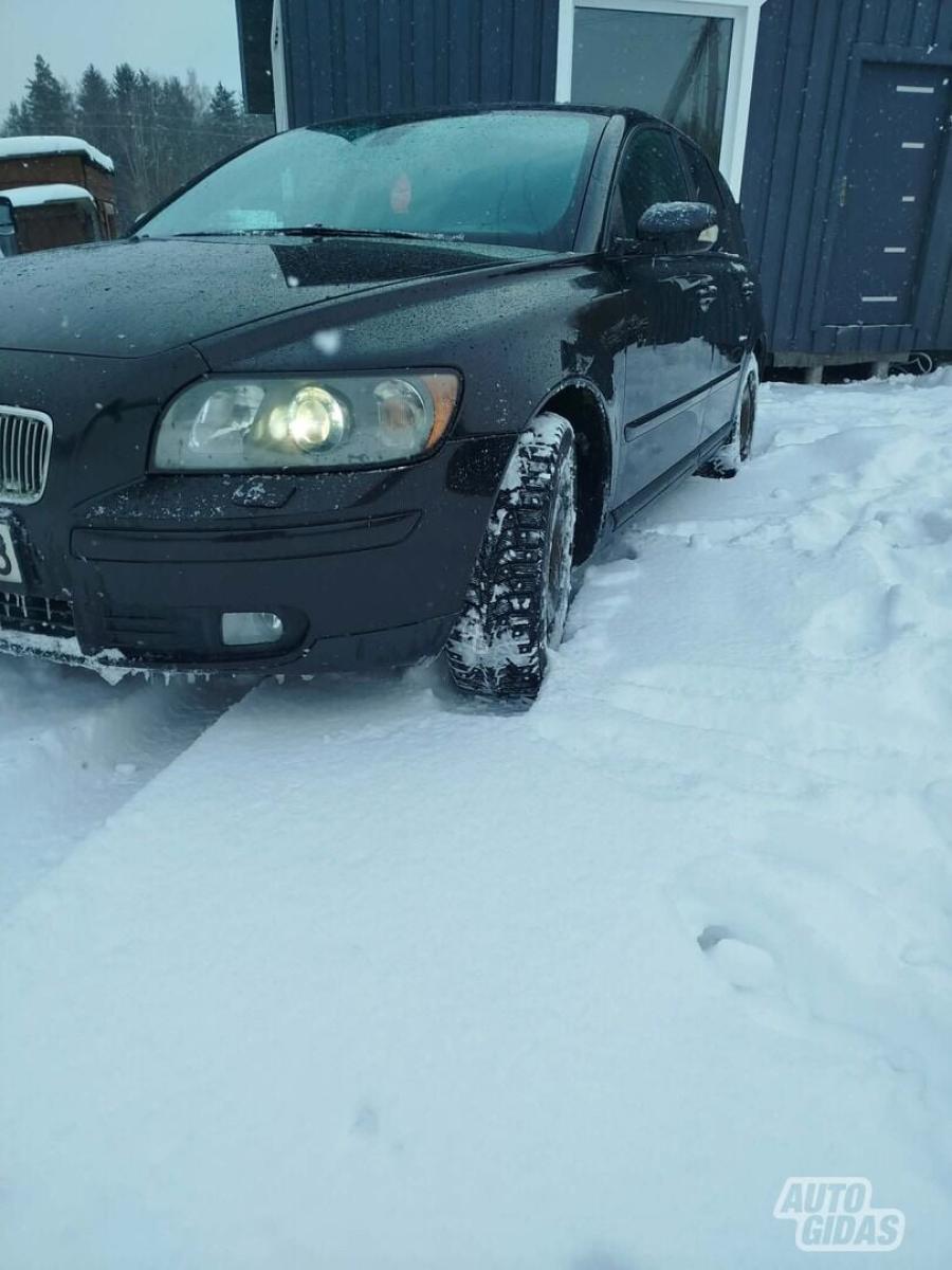 Black Volvo V50 2005 in Jonava, with an engine capacity of 2.00 L and mileage of 4 thousand km for 900 €, photo 5 on AUTOMOTO.COM.LV