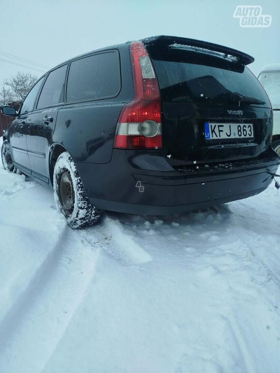 Black Volvo V50 2005 in Jonava, with an engine capacity of 2.00 L and mileage of 4 thousand km for 900 €, photo 13 on AUTOMOTO.COM.LV
