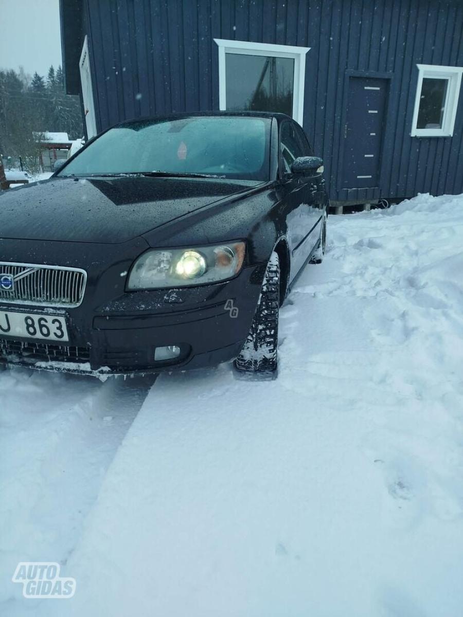 Black Volvo V50 2005 in Jonava, with an engine capacity of 2.00 L and mileage of 4 thousand km for 900 €, photo 17 on AUTOMOTO.COM.LV