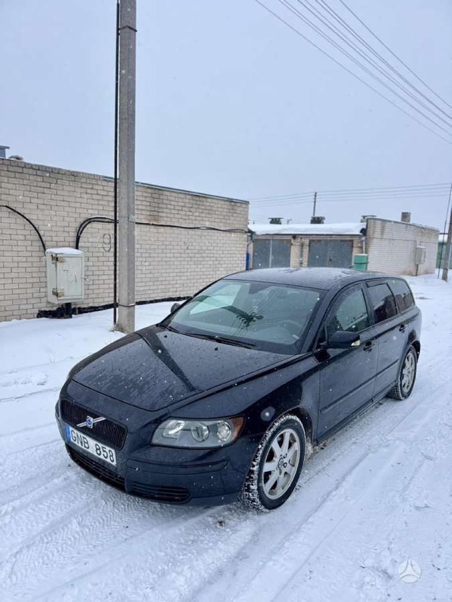 Melns Volvo V50 2005 Marijampole, ar dzinēja tilpumu 2.00 L un nobraukumu 342 tūkst. km par 1700 €, foto 1 vietnē AUTOMOTO.COM.LV