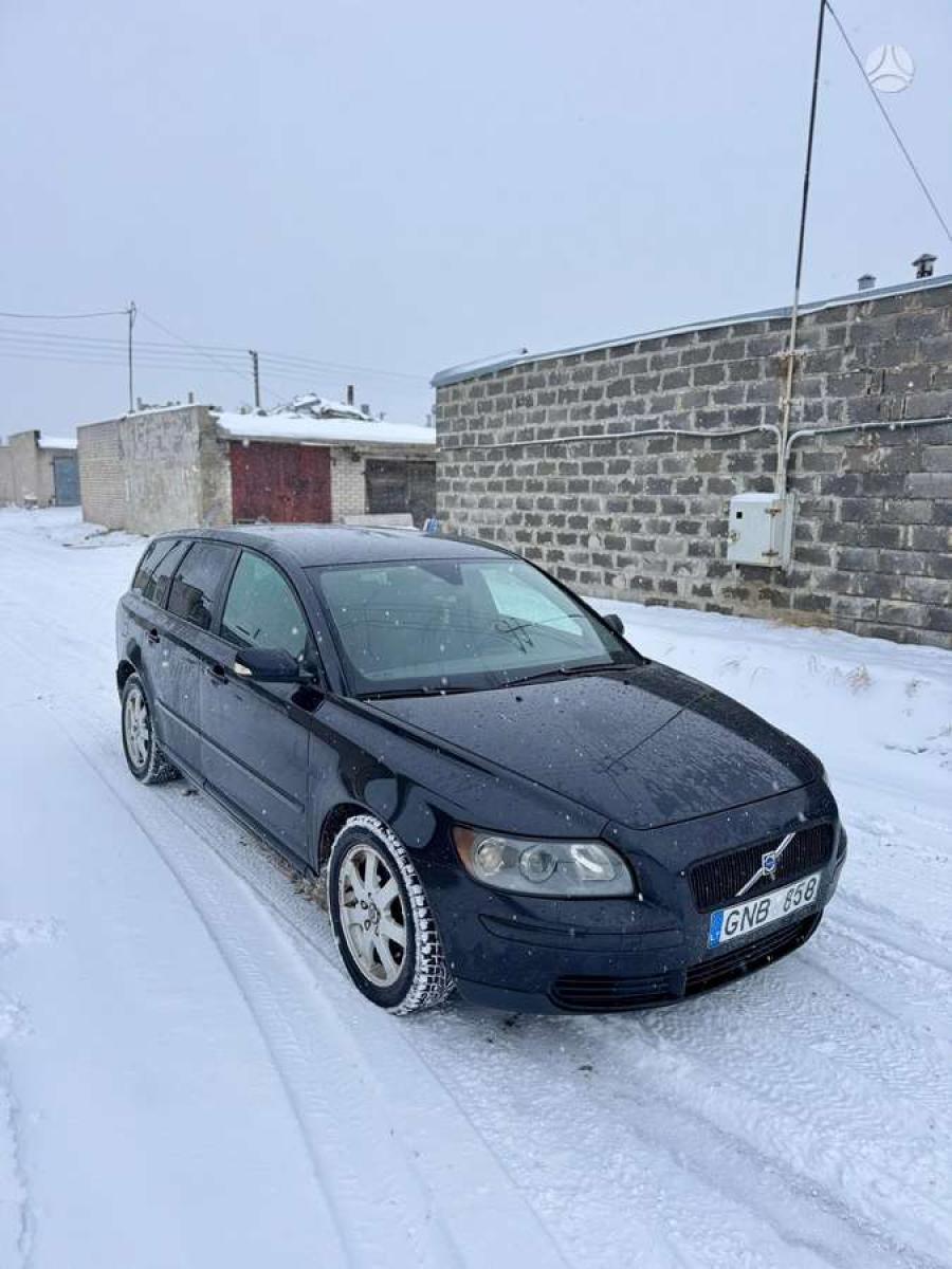 Melns Volvo V50 2005 Marijampole, ar dzinēja tilpumu 2.00 L un nobraukumu 342 tūkst. km par 1700 €, foto 3 vietnē AUTOMOTO.COM.LV