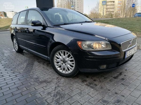 Black Volvo V50 2005 in Kaunas, with an engine capacity of 2.00 L and mileage of 220 thousand km for 1250 €, photo 1 on AUTOMOTO.COM.LV