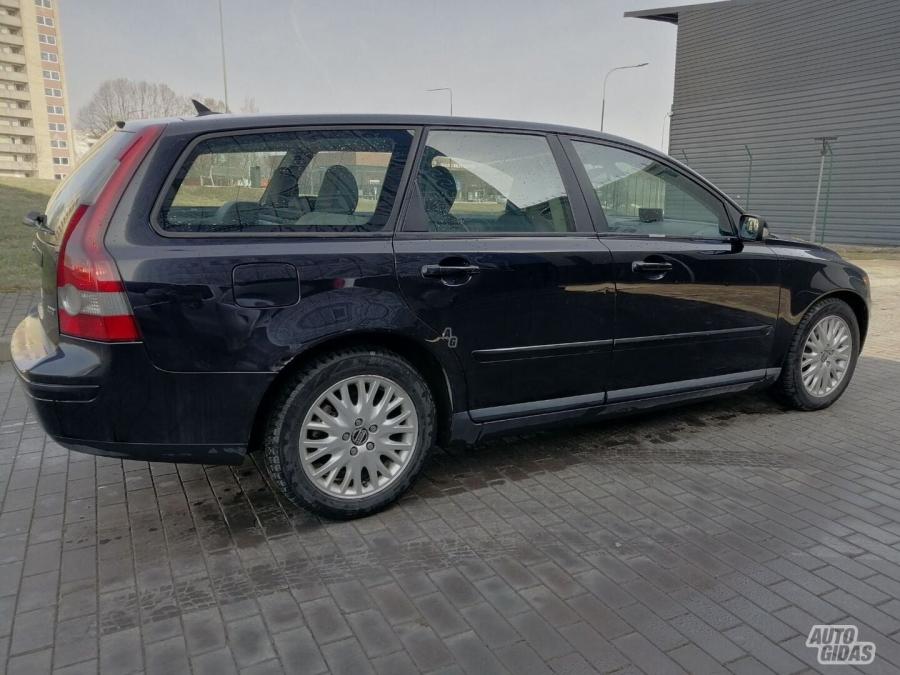 Melns Volvo V50 2005 Kauņa, ar dzinēja tilpumu 2.00 L un nobraukumu 220 tūkst. km par 1250 €, foto 5 vietnē AUTOMOTO.COM.LV