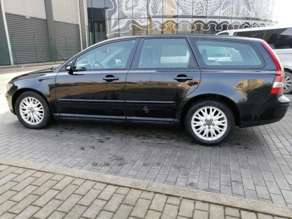 Black Volvo V50 2005 in Kaunas, with an engine capacity of 2.00 L and mileage of 220 thousand km for 1250 €, photo 6 on AUTOMOTO.COM.LV