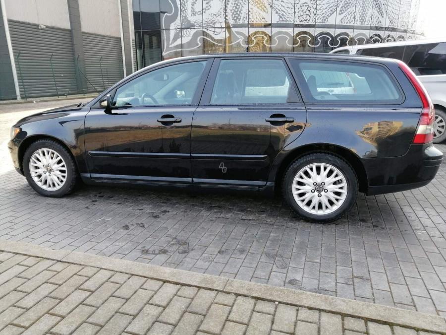 Melns Volvo V50 2005 Kauņa, ar dzinēja tilpumu 2.00 L un nobraukumu 220 tūkst. km par 1250 €, foto 6 vietnē AUTOMOTO.COM.LV