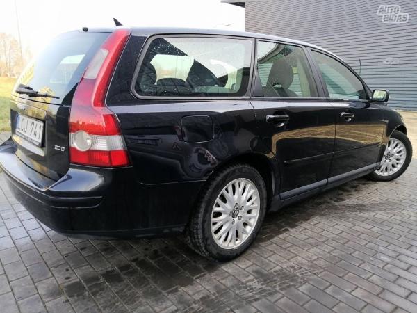 Melns Volvo V50 2005 Kauņa, ar dzinēja tilpumu 2.00 L un nobraukumu 240 tūkst. km par 1200 €, foto 2 vietnē AUTOMOTO.COM.LV