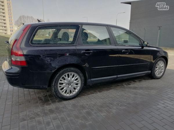 Melns Volvo V50 2005 Kauņa, ar dzinēja tilpumu 2.00 L un nobraukumu 240 tūkst. km par 1200 €, foto 5 vietnē AUTOMOTO.COM.LV