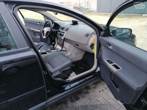 Melns Volvo V50 2005 Kauņa, ar dzinēja tilpumu 2.00 L un nobraukumu 240 tūkst. km par 1200 €, foto 10 vietnē AUTOMOTO.COM.LV