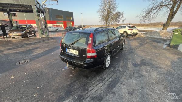 Black Volvo V50 2005 in Vilnius, with an engine capacity of 2.00 L and mileage of 400 thousand km for 1350 €, photo 4 on AUTOMOTO.COM.LV